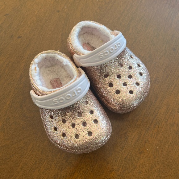 CROCS | Shoes | Crocs Glitter Sherpa Lined Pink 5 | Poshmark